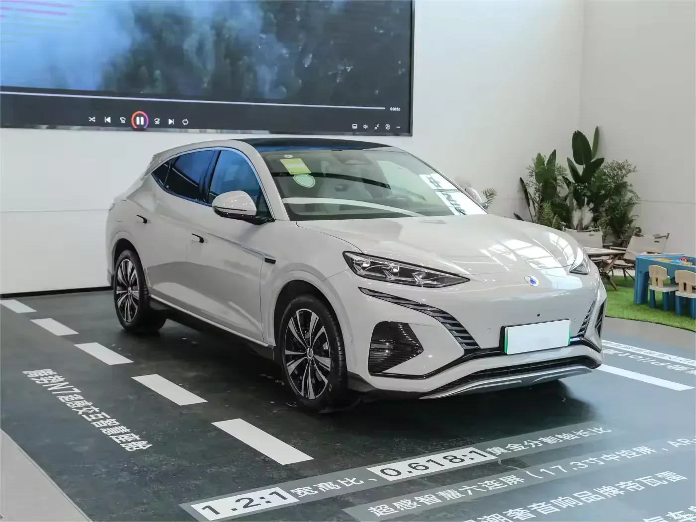 China BYD Denza N7 Nuevo vehículo eléctrico de larga autonomía, 630 km, 702 km, 5 plazas ...